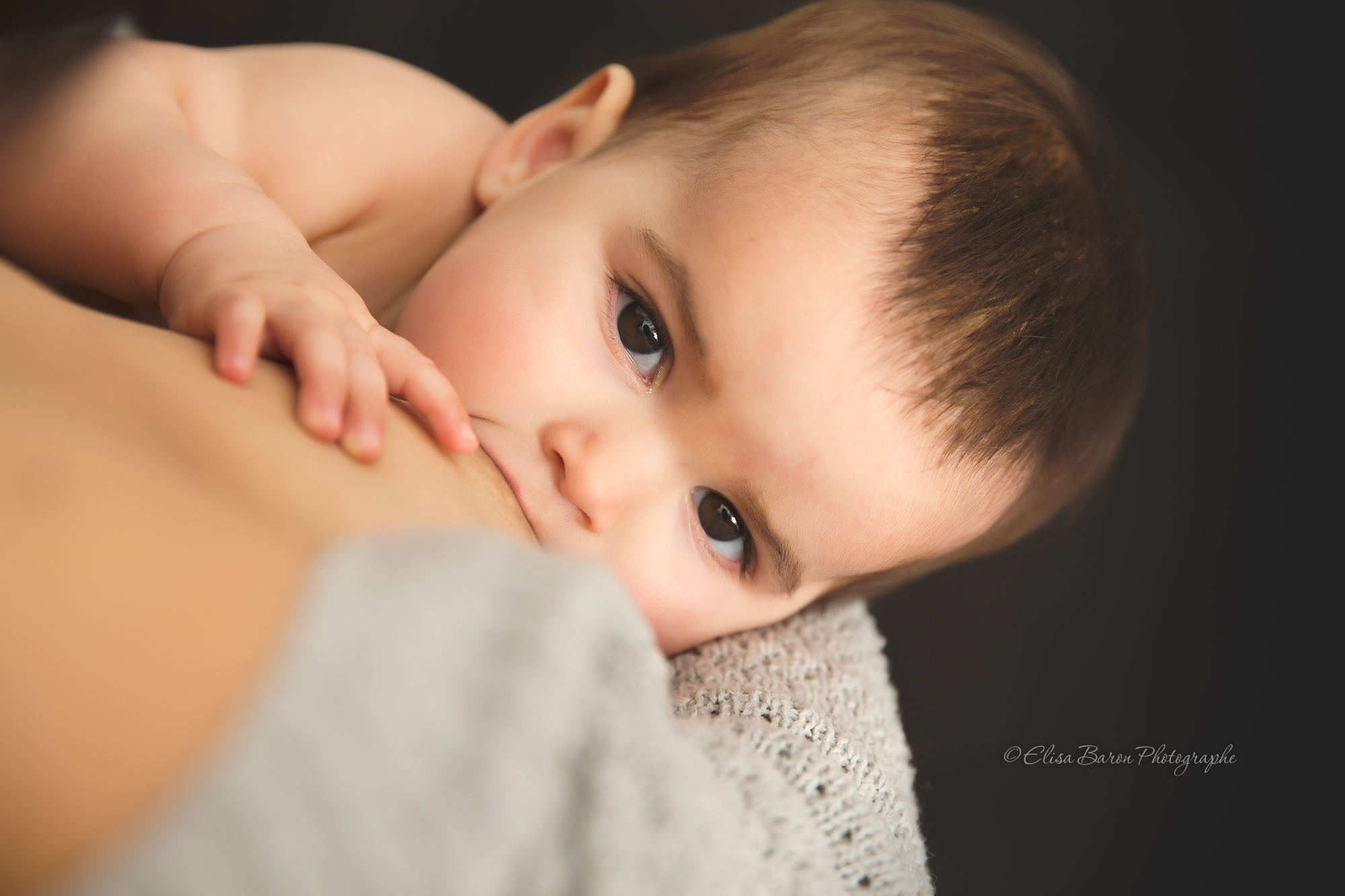 Séance photo allaitement en studio - Studio Elisa Baron Photographe ...
